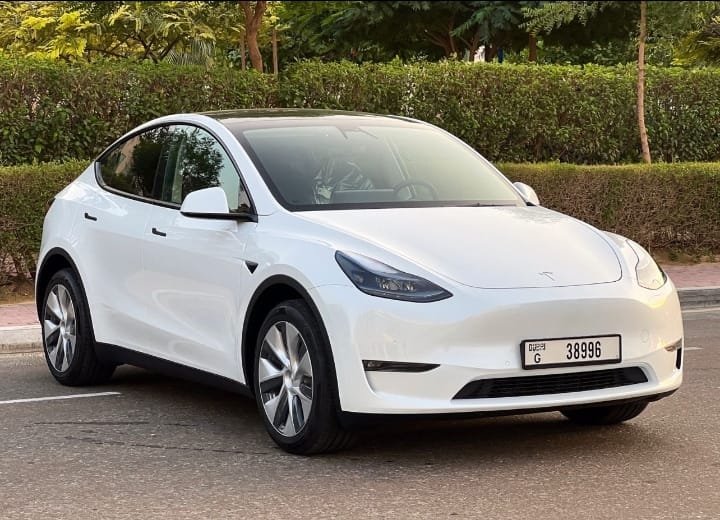 استئجار Tesla Model Y – Long Range #5663 في في دبي, الإمارات العربية ...